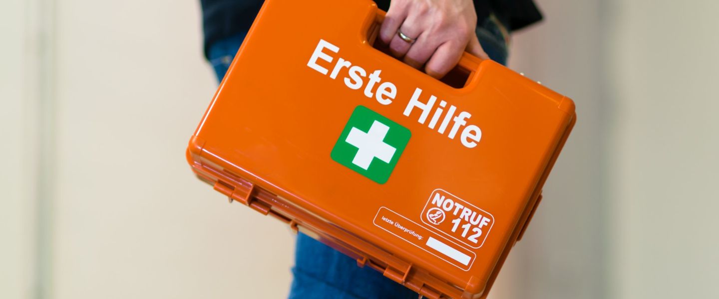 Erste Hilfe im Büro: So handeln Sie im Notfall richtig